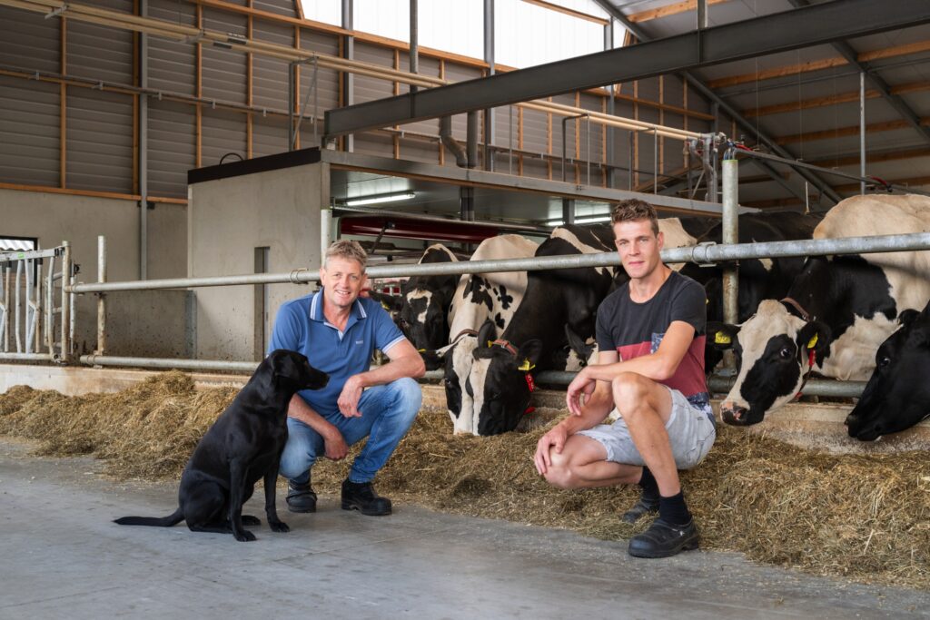 Familie Bos uit Renswoude bouwt nieuwe melkveestal | VanWestreenen